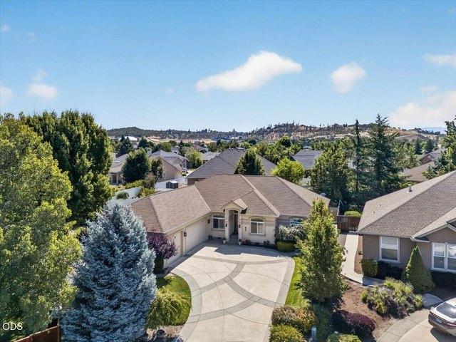 9 Aspen Ct, Eagle Point, OR 97524