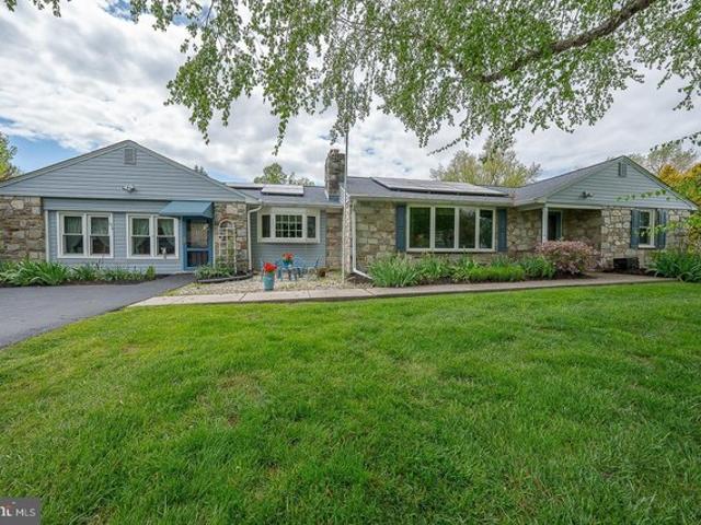 9 Buckwalter Rd, Audubon, PA 19403