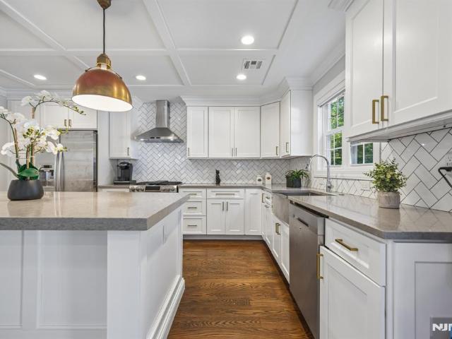 9 Burnet Hill Road