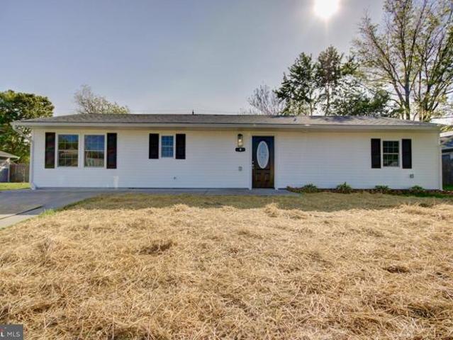 9 Butternut Rd, Levittown, PA 19057
