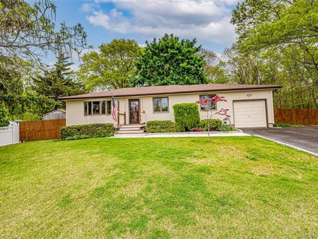 9 Beach Ave, Port Jefferson Station, NY 11776