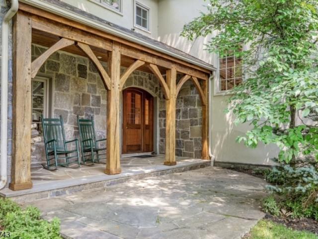9 Beacon Hill Dr