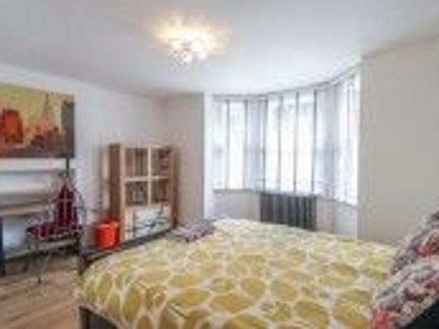 9 bed Detached To Let