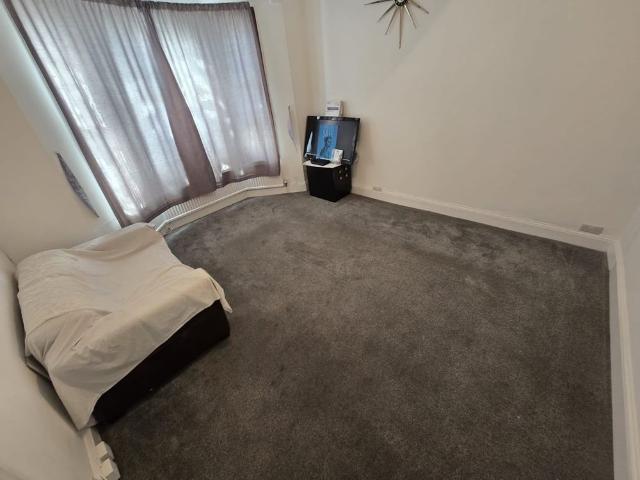 9 Bed Detached House, Penge Road, E13