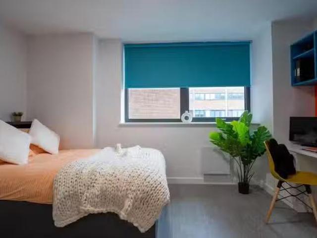 9 Bed Ensuite Top Floor