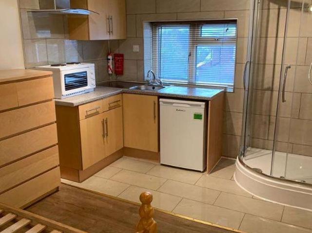 9 bed house for sale