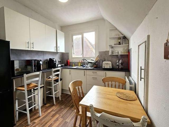 9 bed house for sale