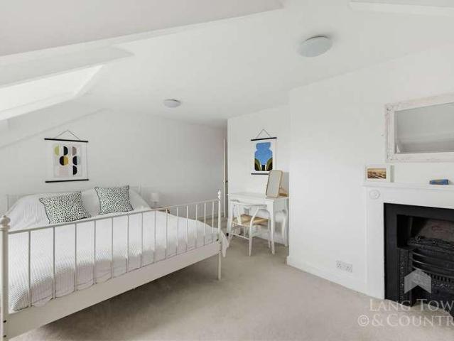 9 bed house for sale