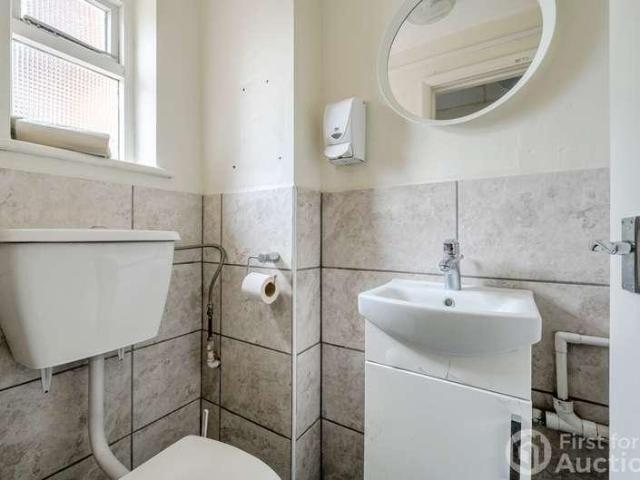 9 bed house for sale