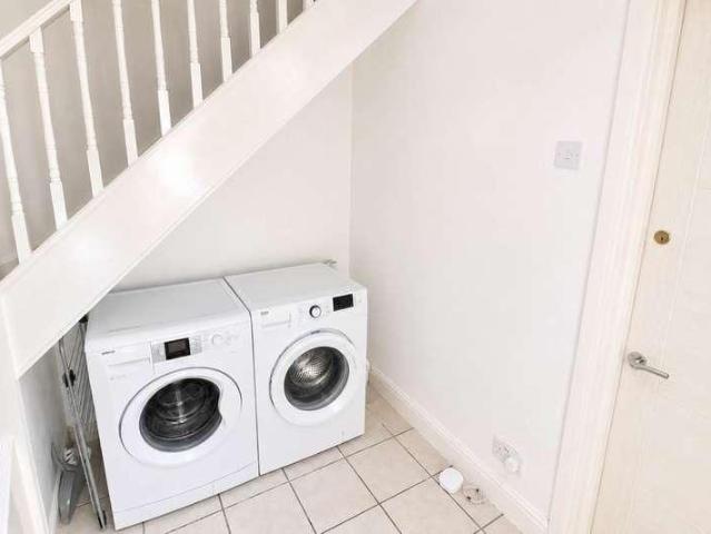 9 bed house for sale