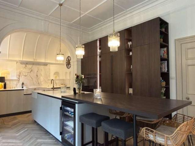 9 bed house for sale