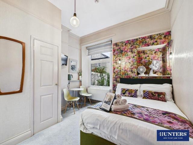 9 bed house for sale