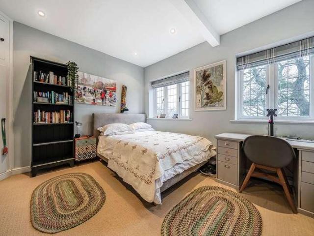 9 bed house for sale