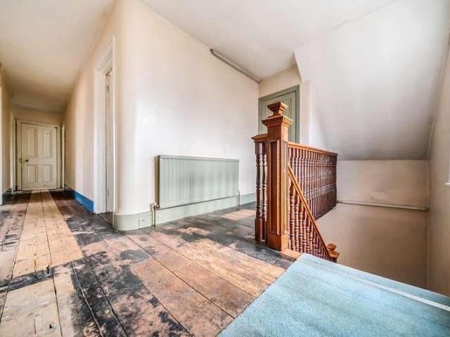 9 bed house for sale