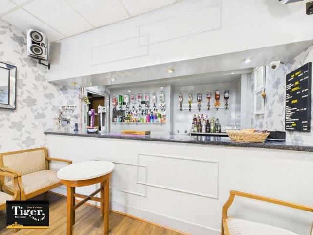 9 bed house for sale