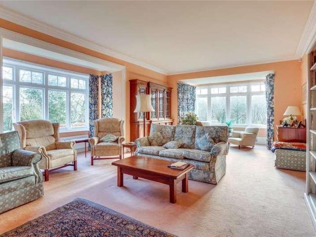 9 bed house for sale