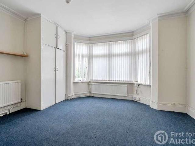 9 bed house for sale