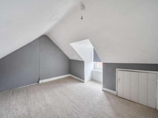 9 bed house for sale