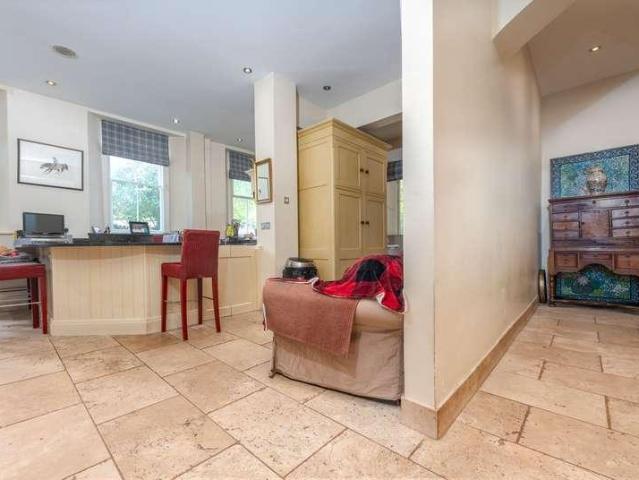 9 bed house for sale