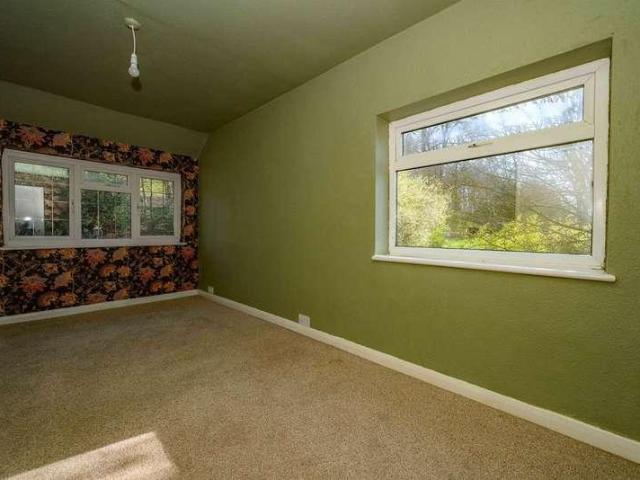 9 bed house for sale