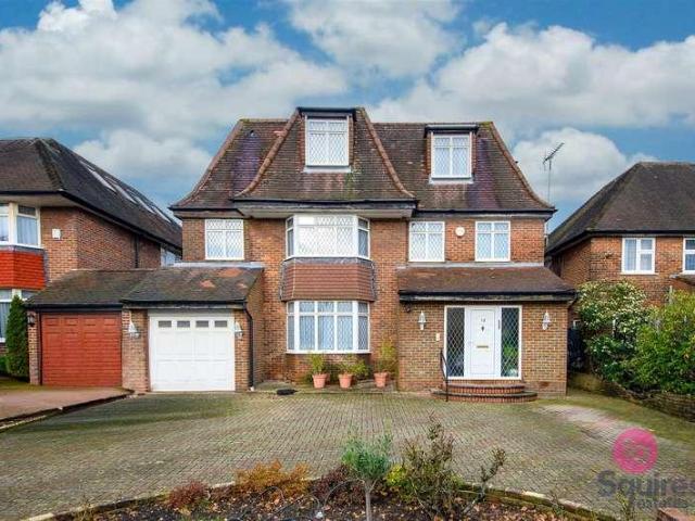 9 bed house for sale