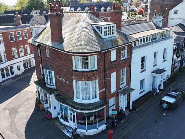 9 bed house for sale