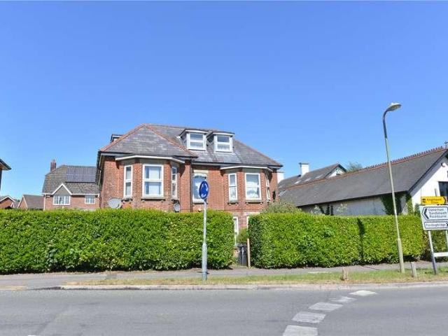 9 bed house for sale