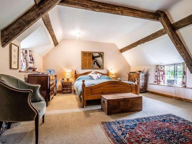 9 bed house for sale