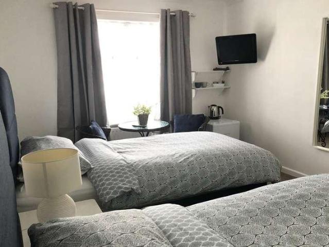 9 bed house for sale