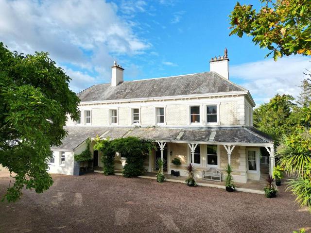 9 bedroom country house for sale