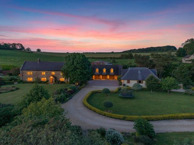 9 bedroom country house for sale