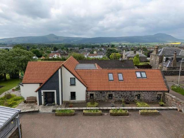 9 Bedroom Commercial Property