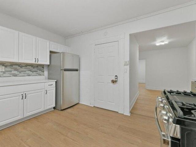 9 bedroom, Boston MA 02113 104788088