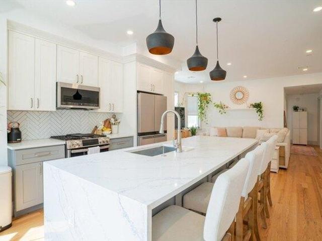9 bedroom, Boston MA 02122 LS103034938