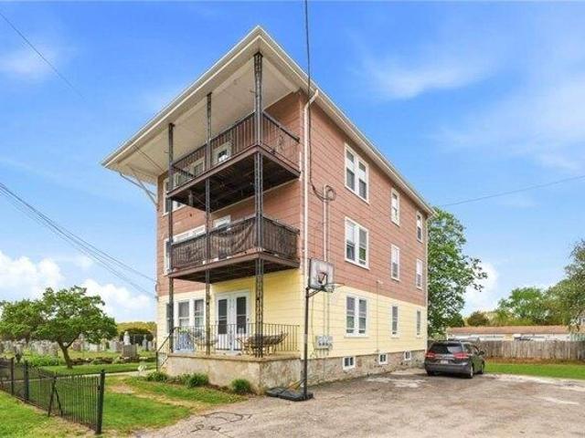 9 bedroom, Blackstone MA 01504 105095518