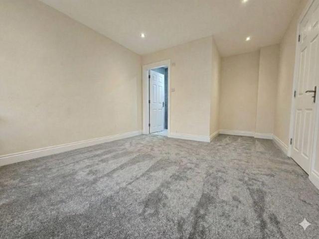 9 bedroom bungalow to rent