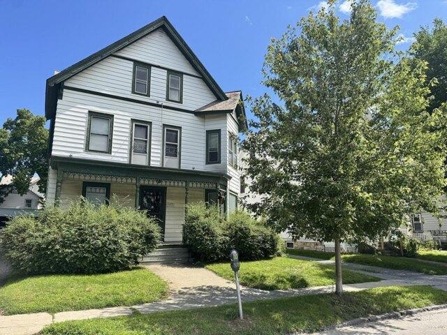 9 bedroom, Burlington VT 05401 105205112
