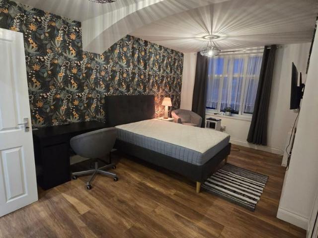 9 bedroom detached bungalow to rent