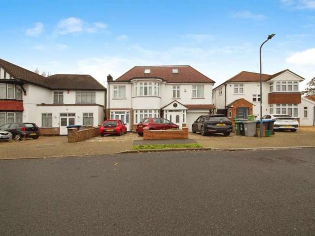 9 Bedroom Detached House