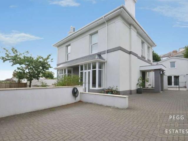 9 Bedroom Detached House