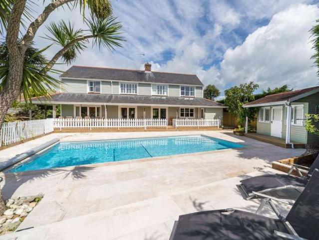9 Bedroom Detached House