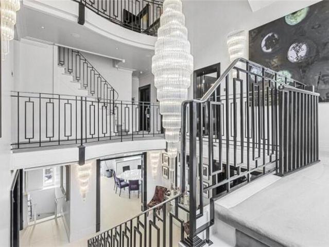 9 bedroom detached house for rent in Sheldon Avenue, London, N6