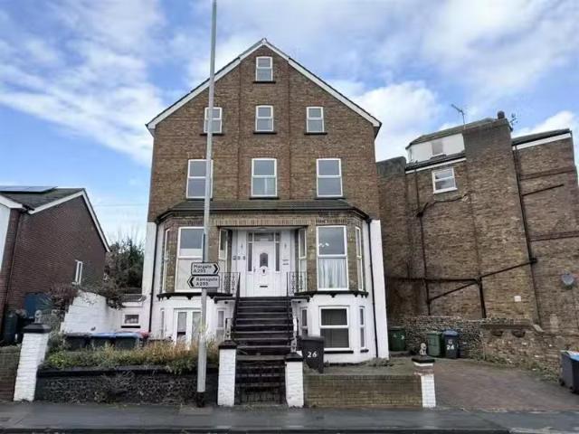 9 bedroom detached house for rent in Ramsgate Road, Broadstair.