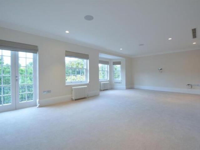 9 bedroom detached house for rent in Wildwood Road, Hampstead Garden Suburb, NW11