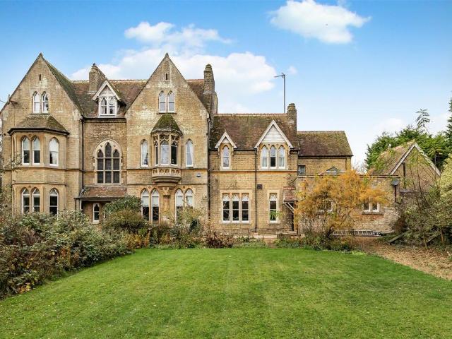 10 bedroom detached house for sale