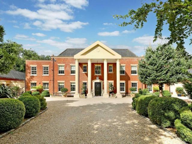 9 bedroom detached house to rent