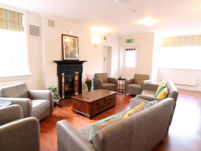 9 bedroom detached house to rent