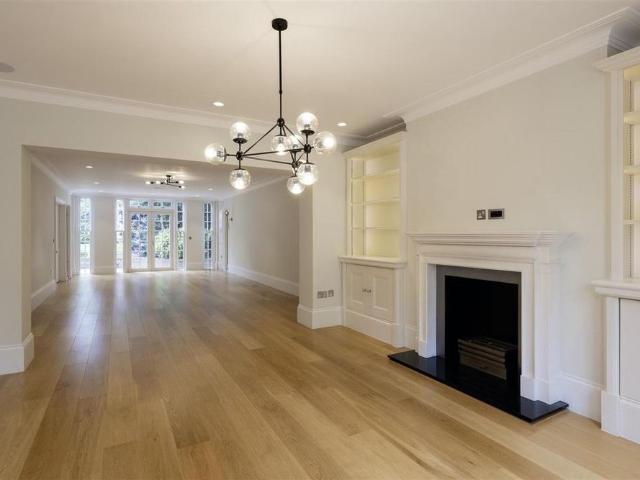 9 bedroom detached house to rent
