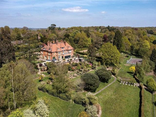 9 bedroom detached house to rent