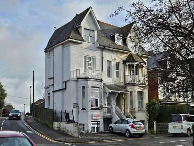 9 Bedroom End Of Terrace House